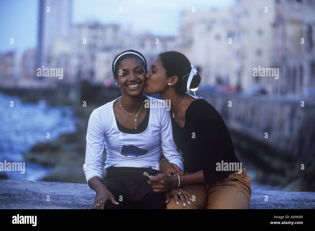 Malecon havana girls hi-res stock photography and images - Alamy