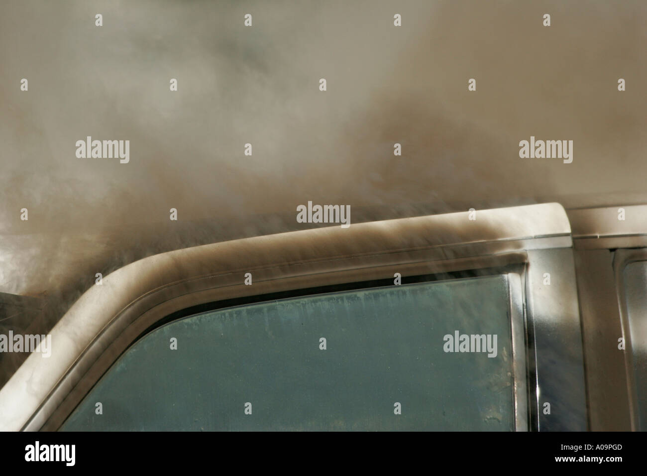 Smoke coming out of car hi-res stock photography and images - Alamy