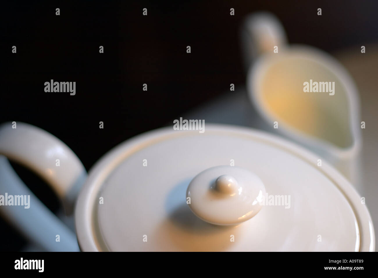 Teapot and milk jug Stock Photo - Alamy
