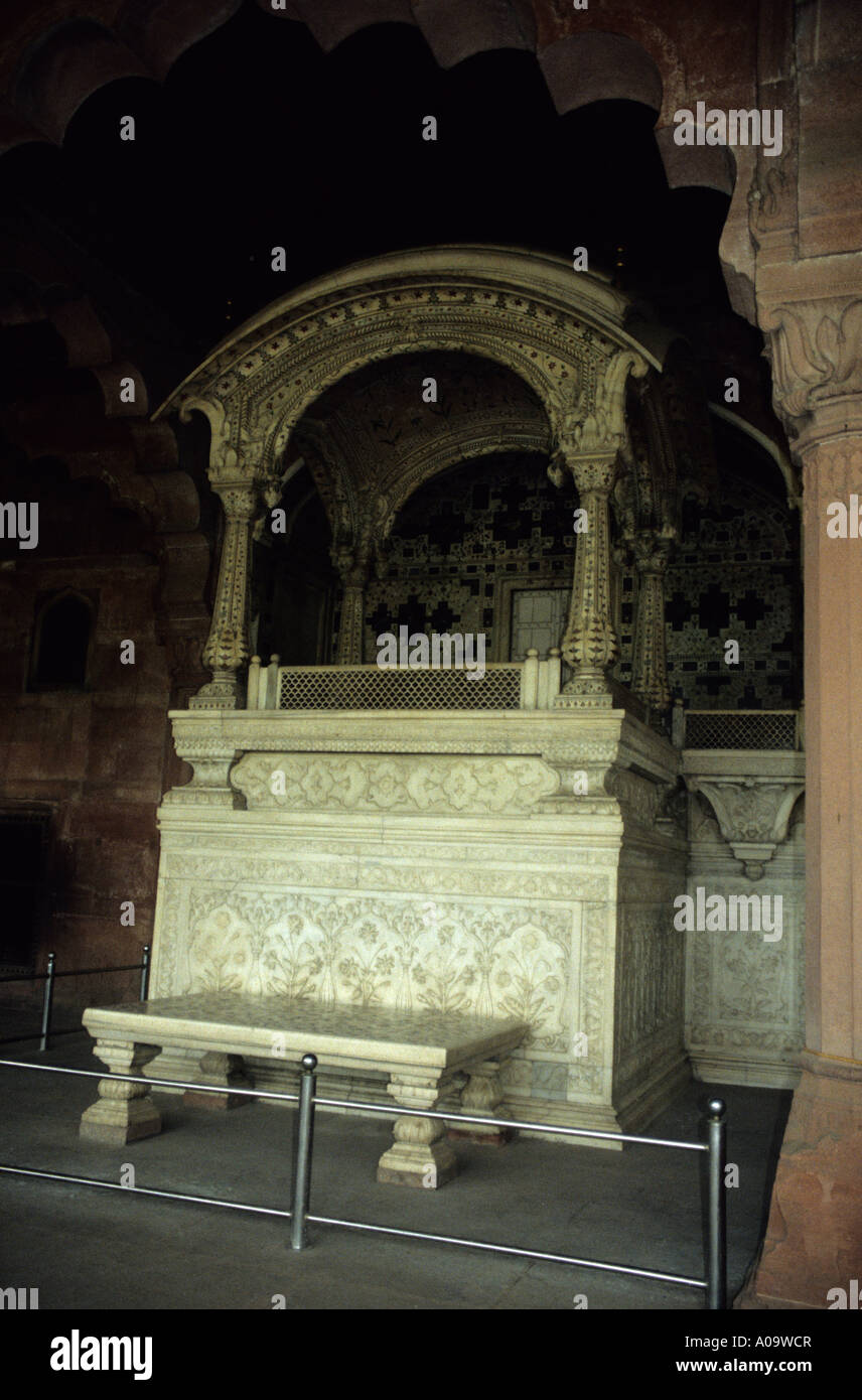 Red fort delhi and mughal throne hi-res stock photography and images ...