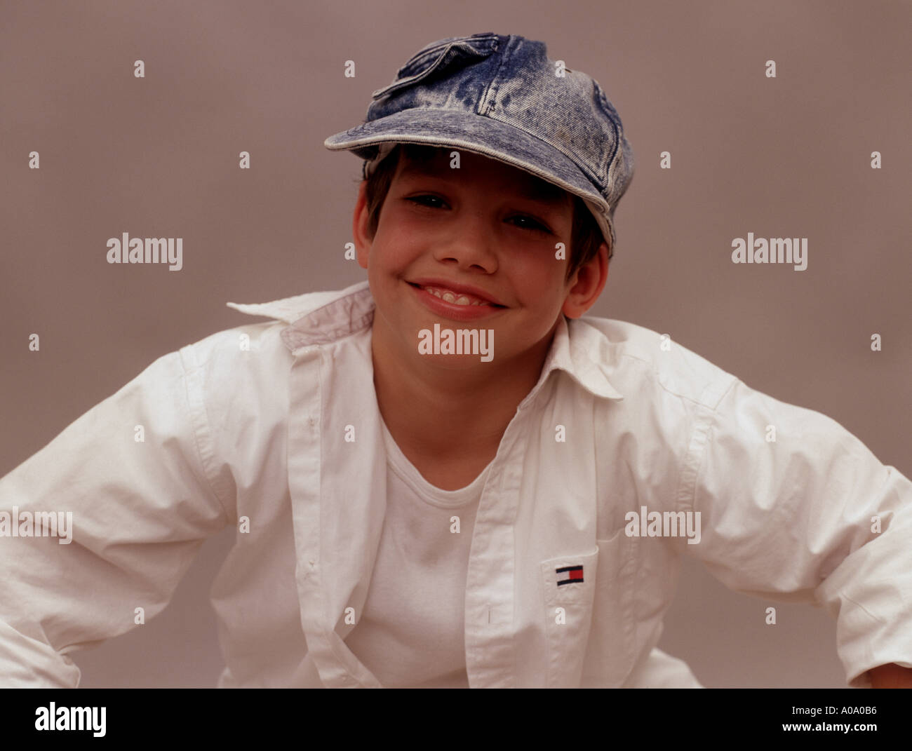 little boy watching smiling Stock Photo - Alamy