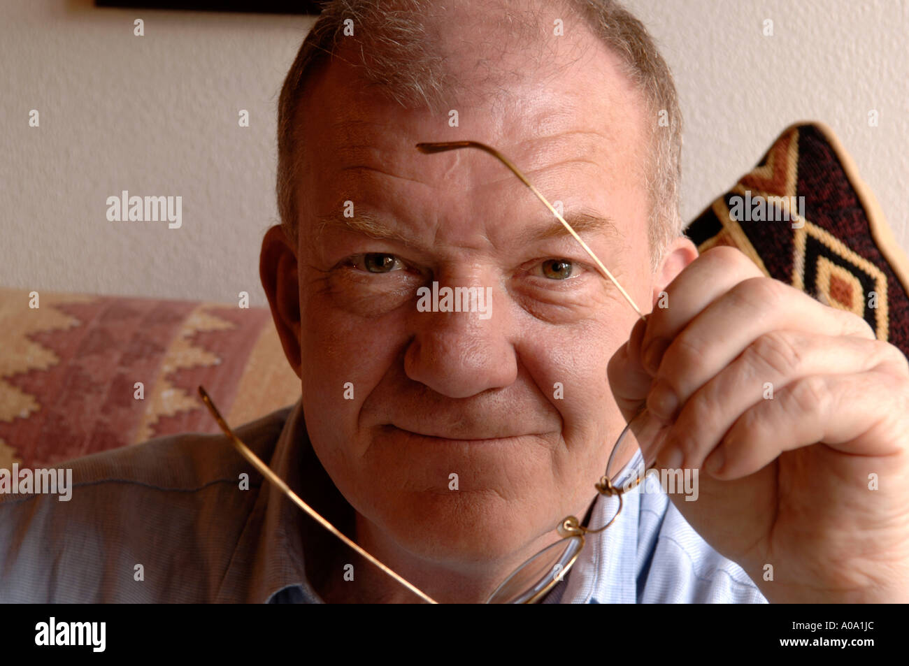 Older Man, closeup with glasses, looking direct, amused Stock Photo - Alamy