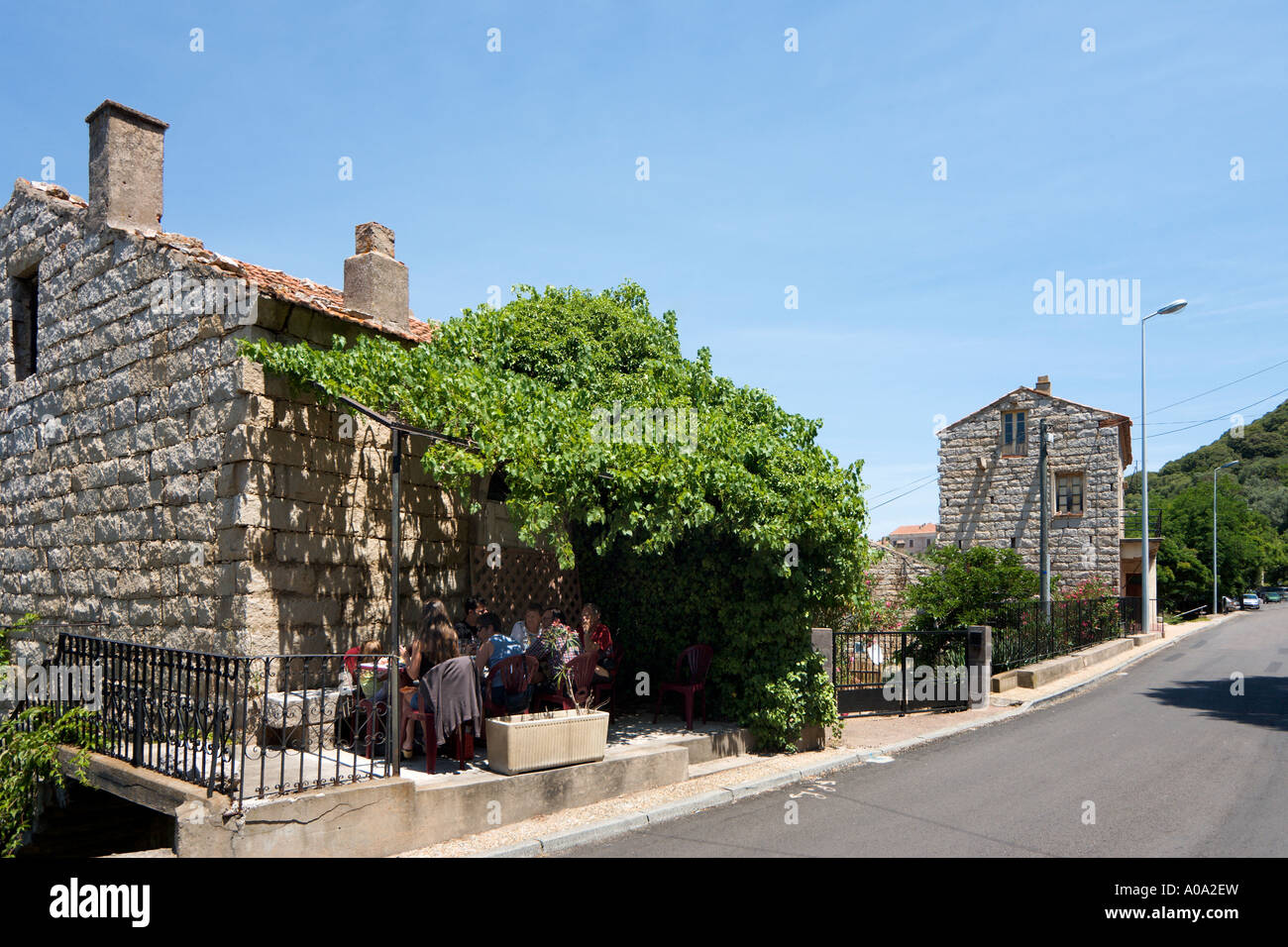 Roadside cafe france hi-res stock photography and images - Alamy