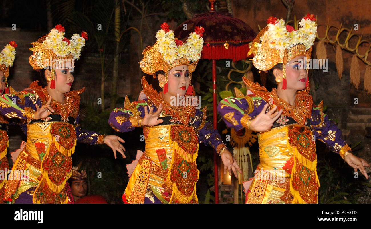 Female Balinese Legong Dancers in full costume, Ubud Palace, Bali ...
