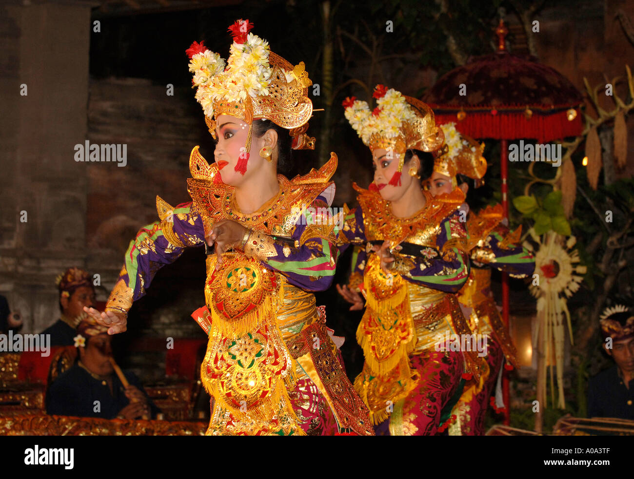 Female Balinese Legong Dancers in full costume, Ubud Palace, Bali ...