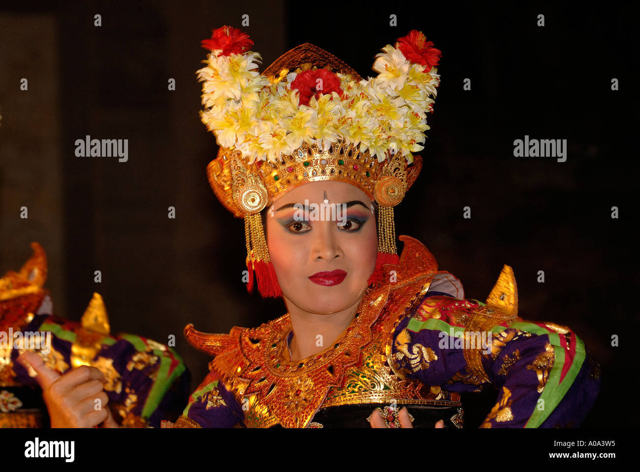 Balinese male and female dancers hi-res stock photography and images ...