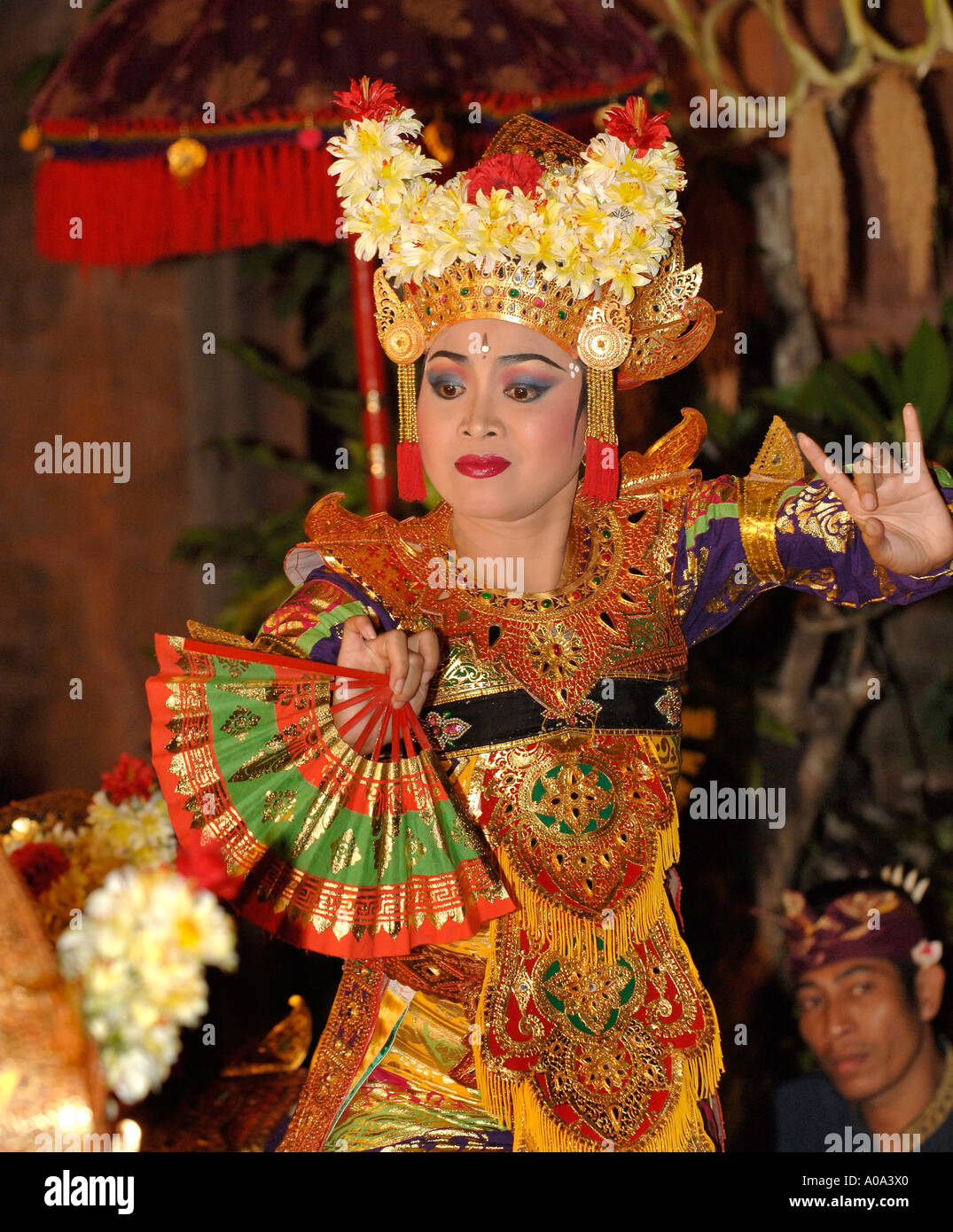 Balinese male and female dancers hi-res stock photography and images ...