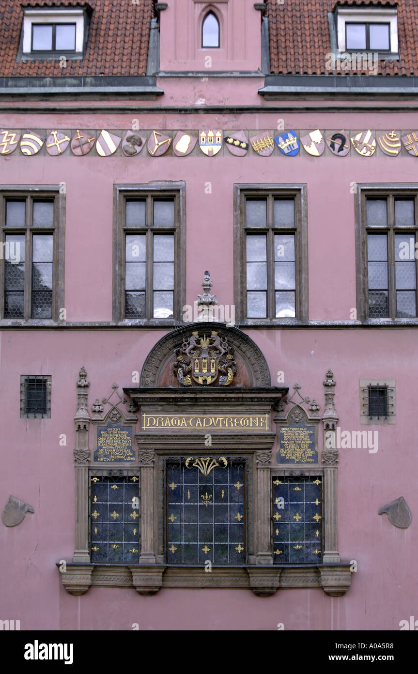 old fashioned pink building Stock Photo - Alamy