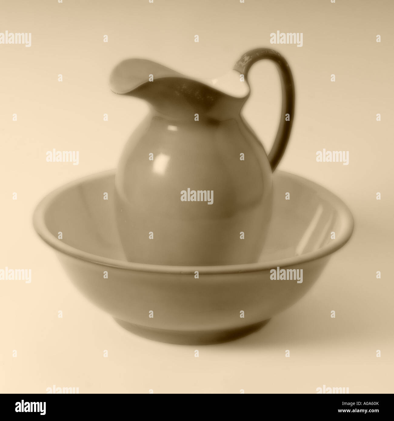Old washing jug and bowl hi-res stock photography and images - Alamy