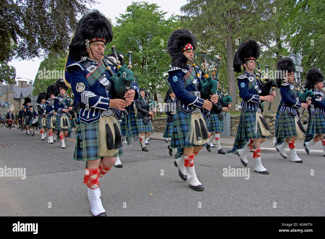 Marching highland pipe band braemar hi-res stock photography and images ...