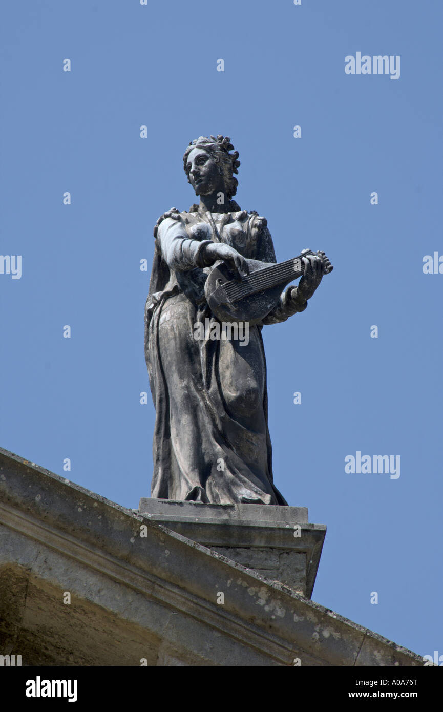 Statue on top of Clarendon Building Broad Street Oxford University ...