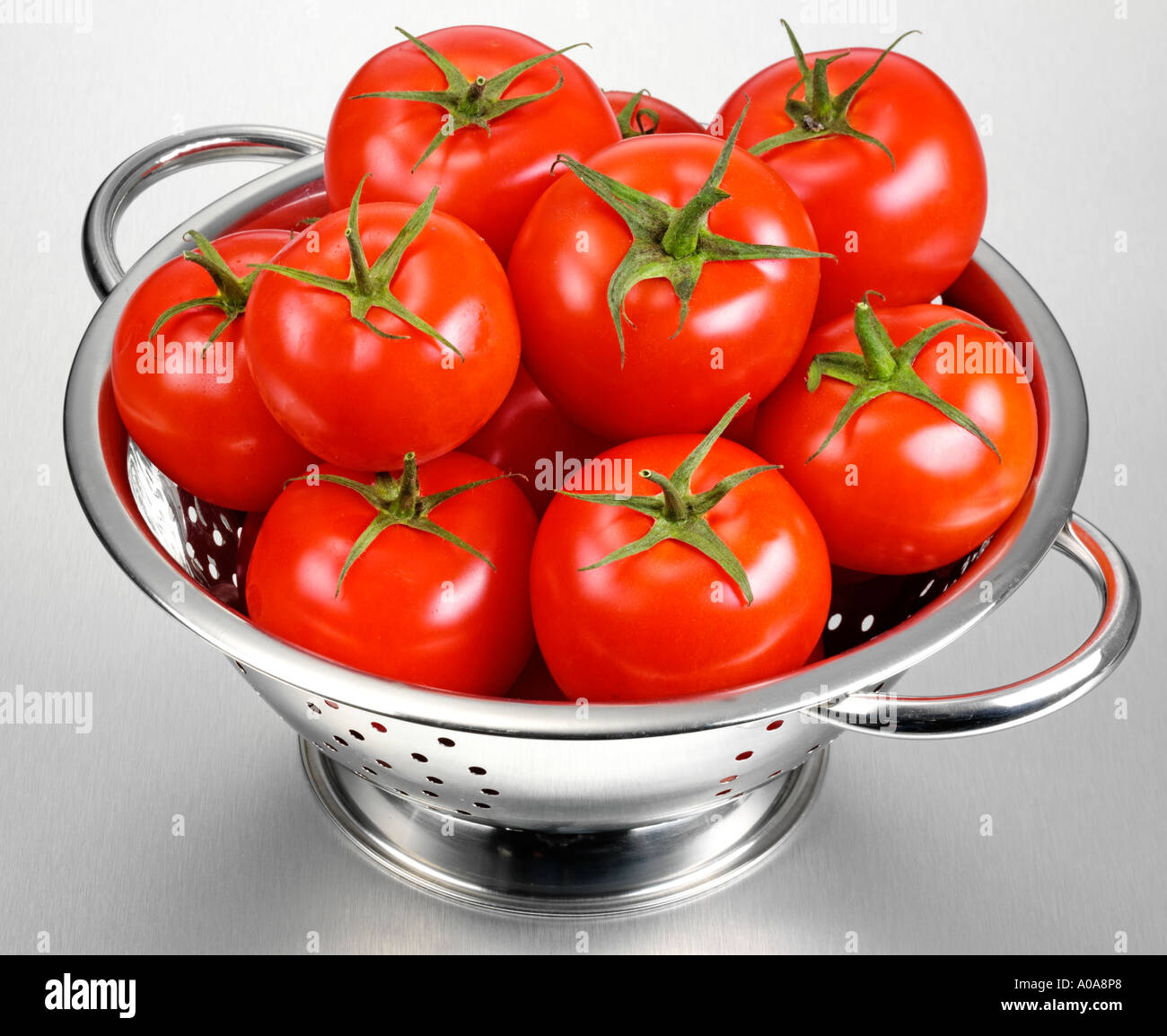 TOMATOES IN COLANDER Stock Photo - Alamy