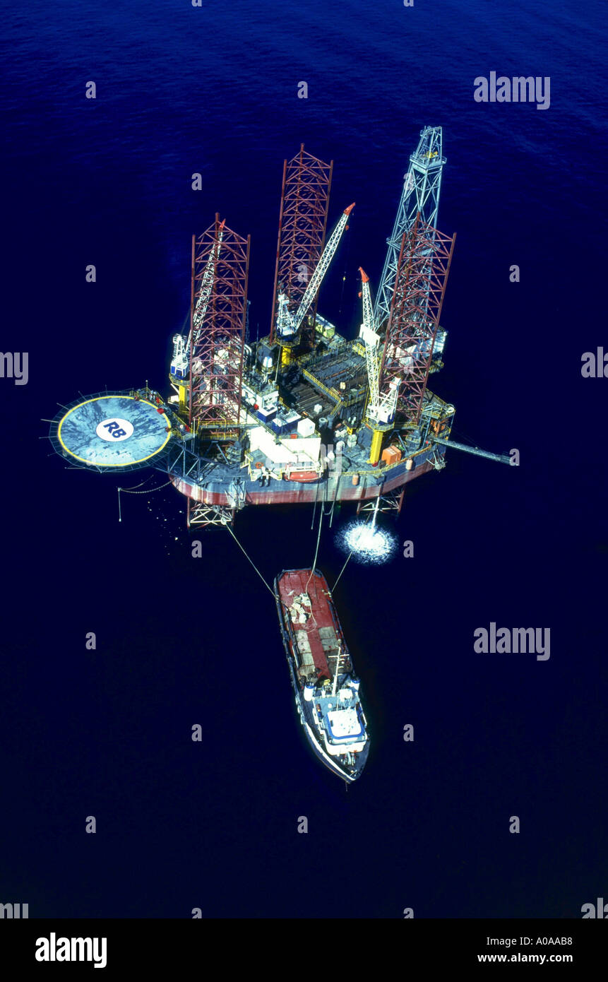 Oil rig middle east hi-res stock photography and images - Alamy