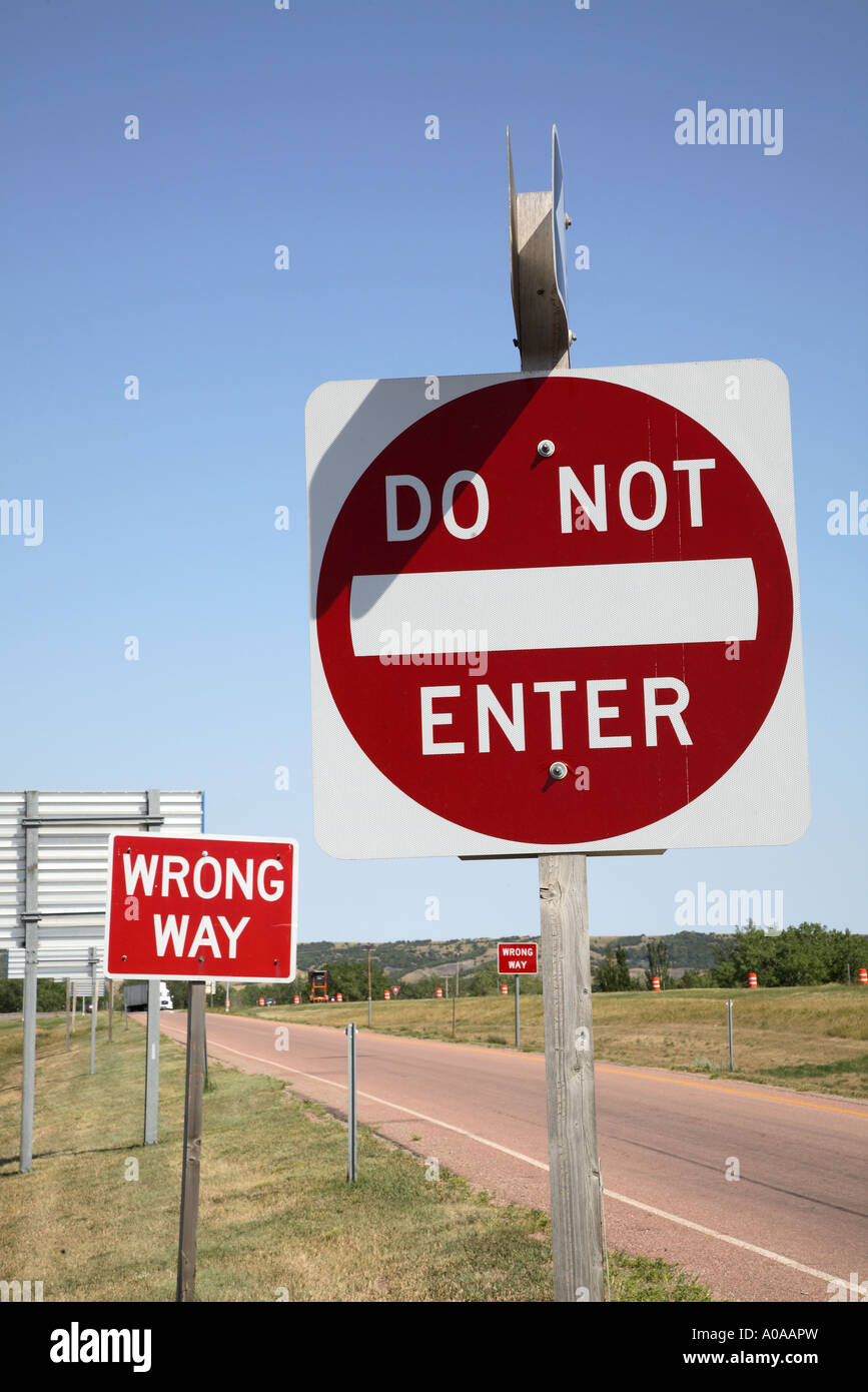 USA Strassenschild Road Sign Wrong Way Do Not Enter Stock Photo - Alamy