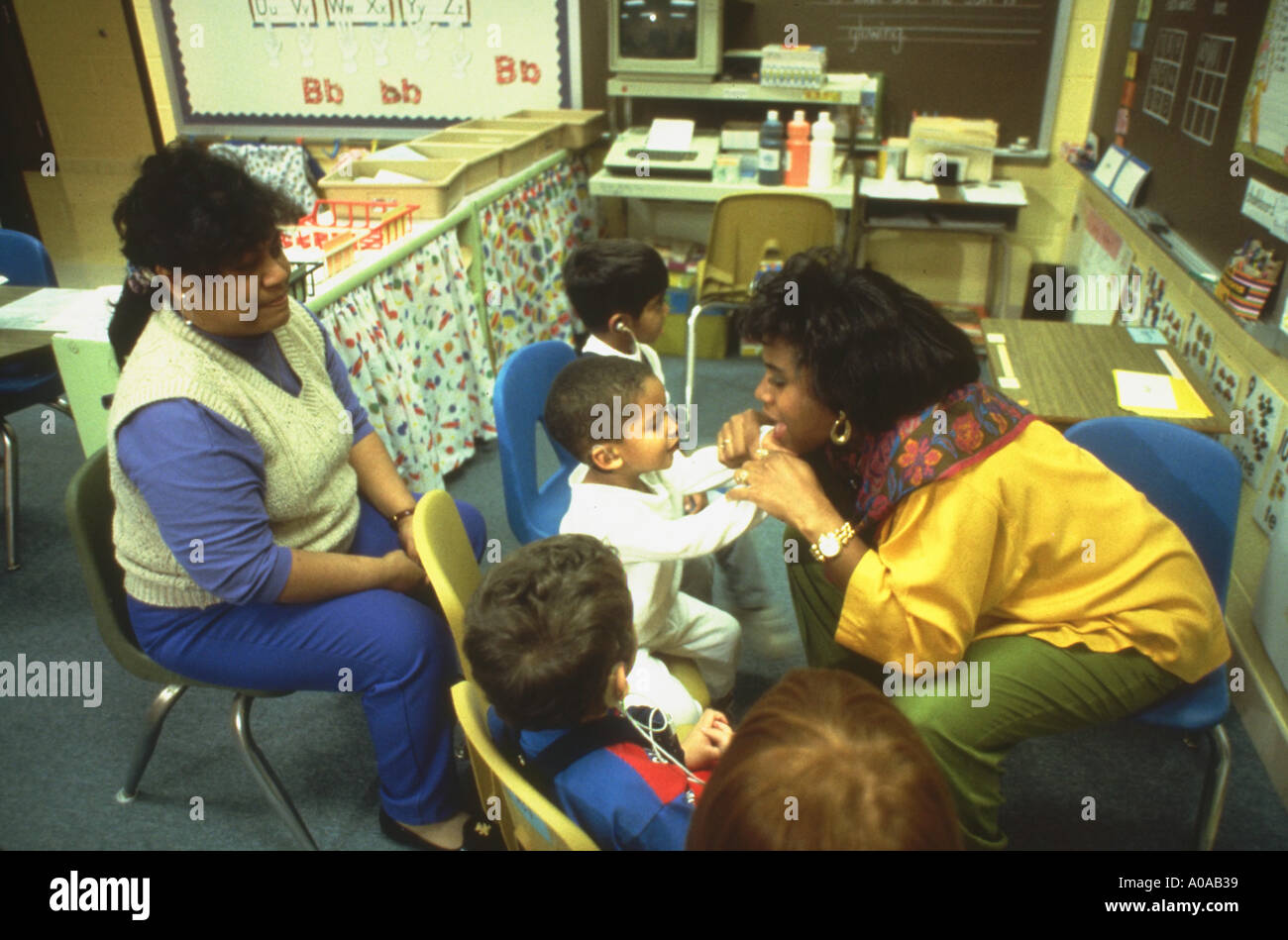 Sign language classroom hi-res stock photography and images - Alamy