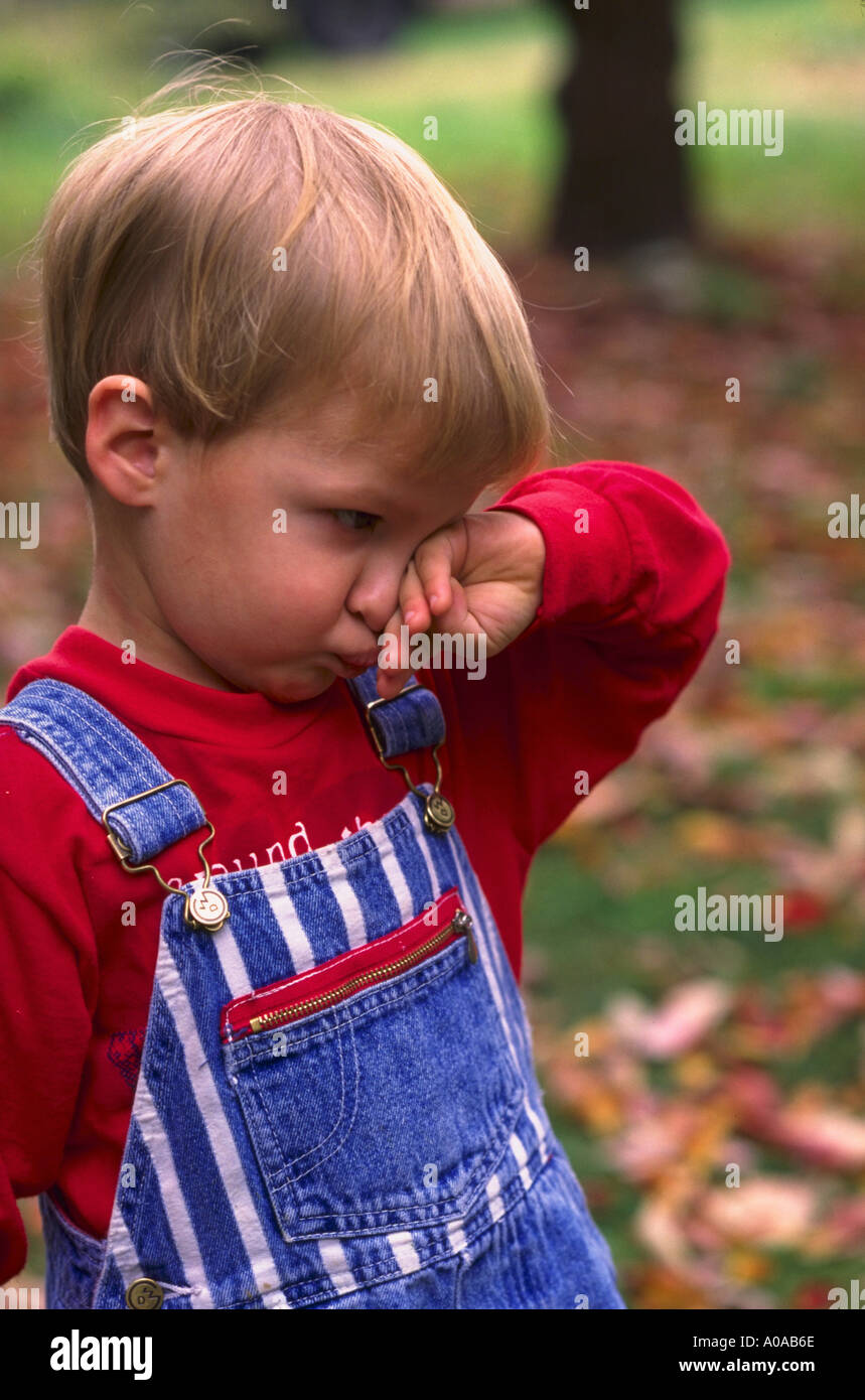 Kids crying fall hi-res stock photography and images - Alamy