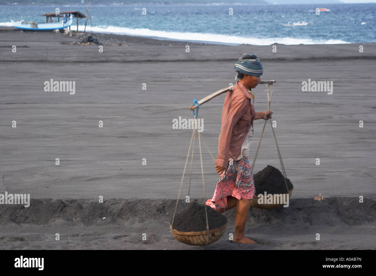Indonesia sand worker hi-res stock photography and images - Alamy