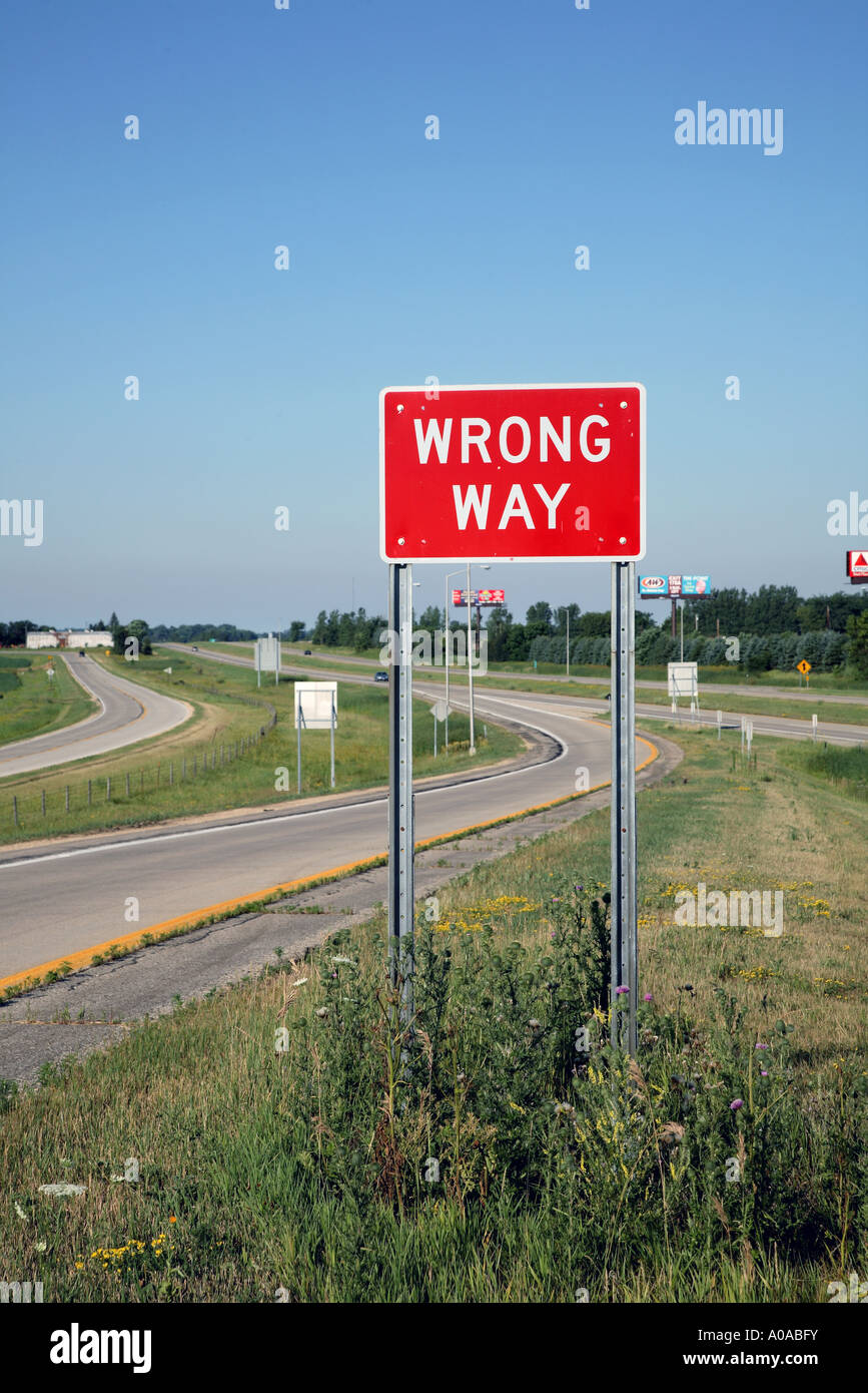 USA Strassenschild Road Sign Wrong Way Stock Photo - Alamy