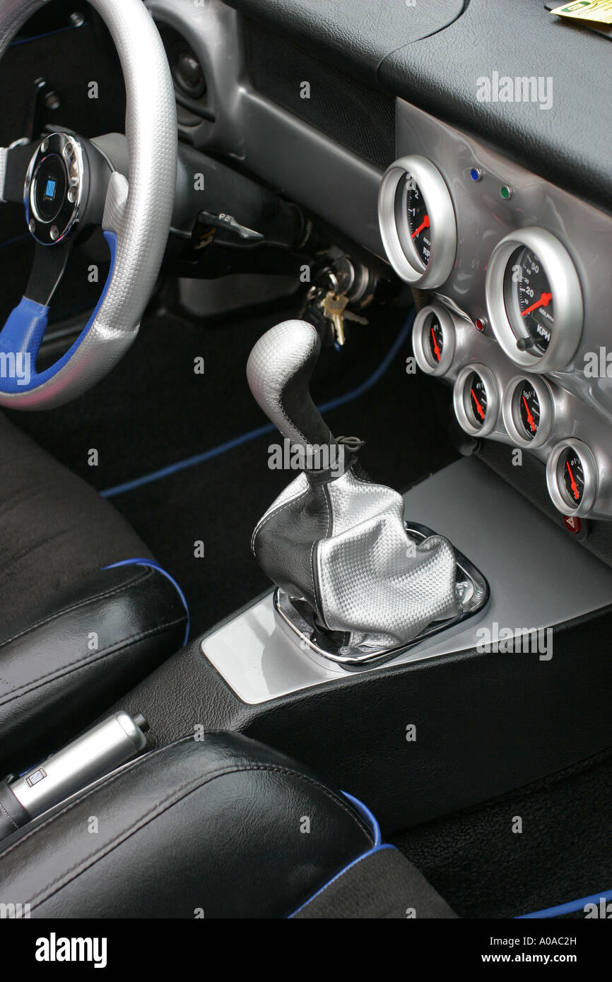 Gear shift vintage car hi-res stock photography and images - Alamy
