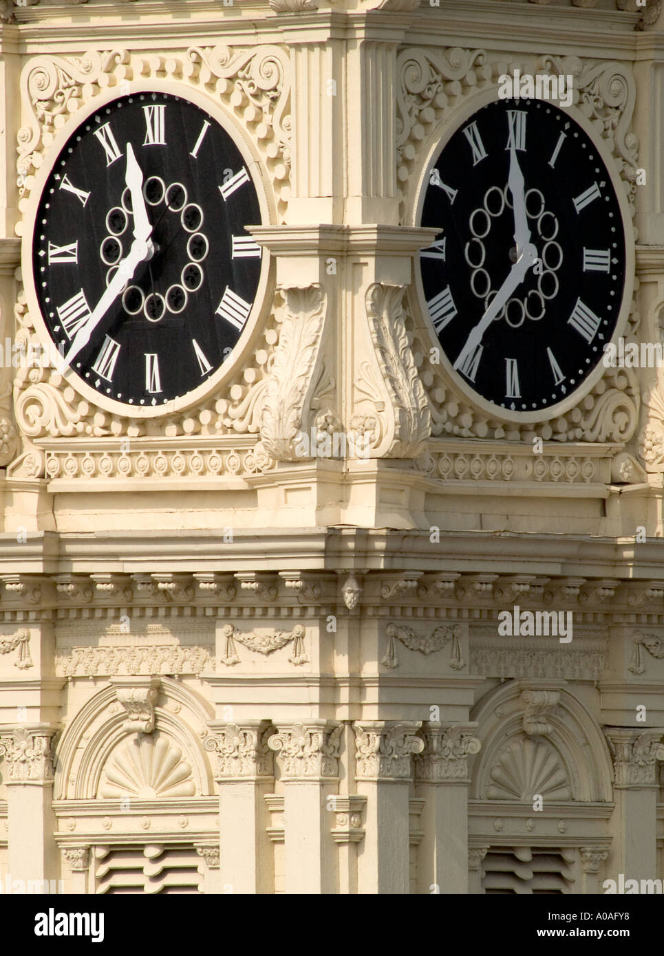 Dubuque town clock hi-res stock photography and images - Alamy