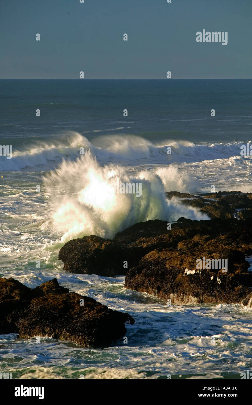 Storm waves off the Oregon coast Near Yachats Stock Photo - Alamy