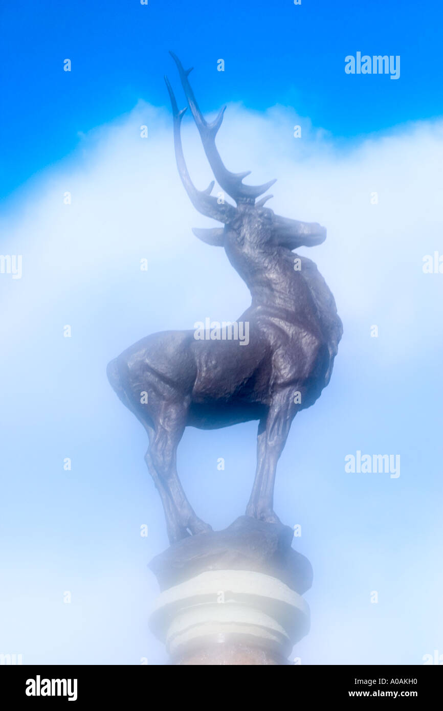 Statue of a stag hi-res stock photography and images - Alamy