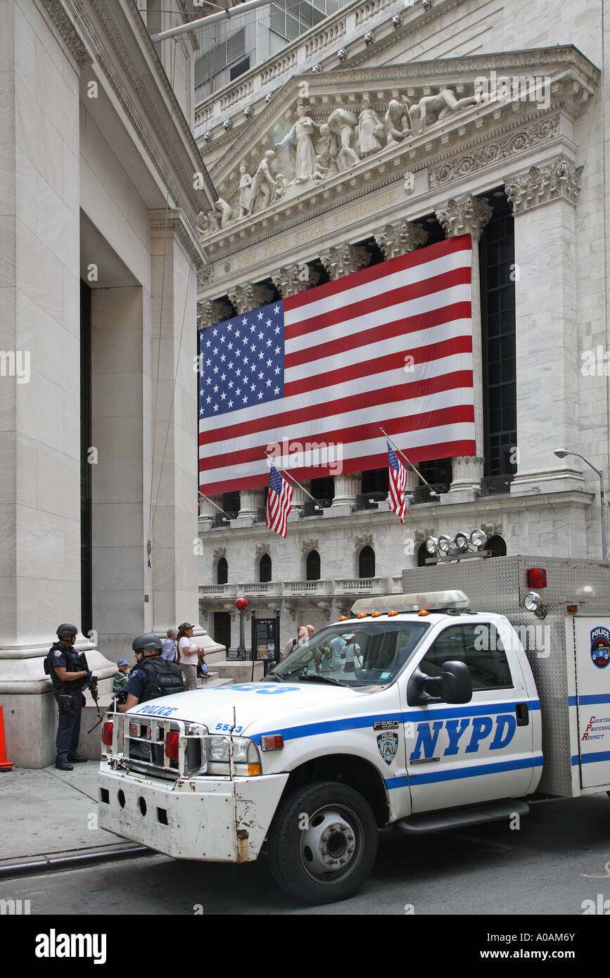 Police protect bank usa hi-res stock photography and images - Alamy