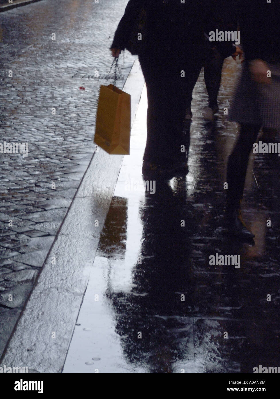Rainy night scene woman hi-res stock photography and images - Alamy