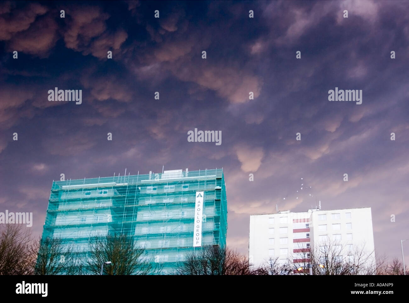Smoke ploom from Buncefield Oil Depot Fire Hemel Hempstead ...