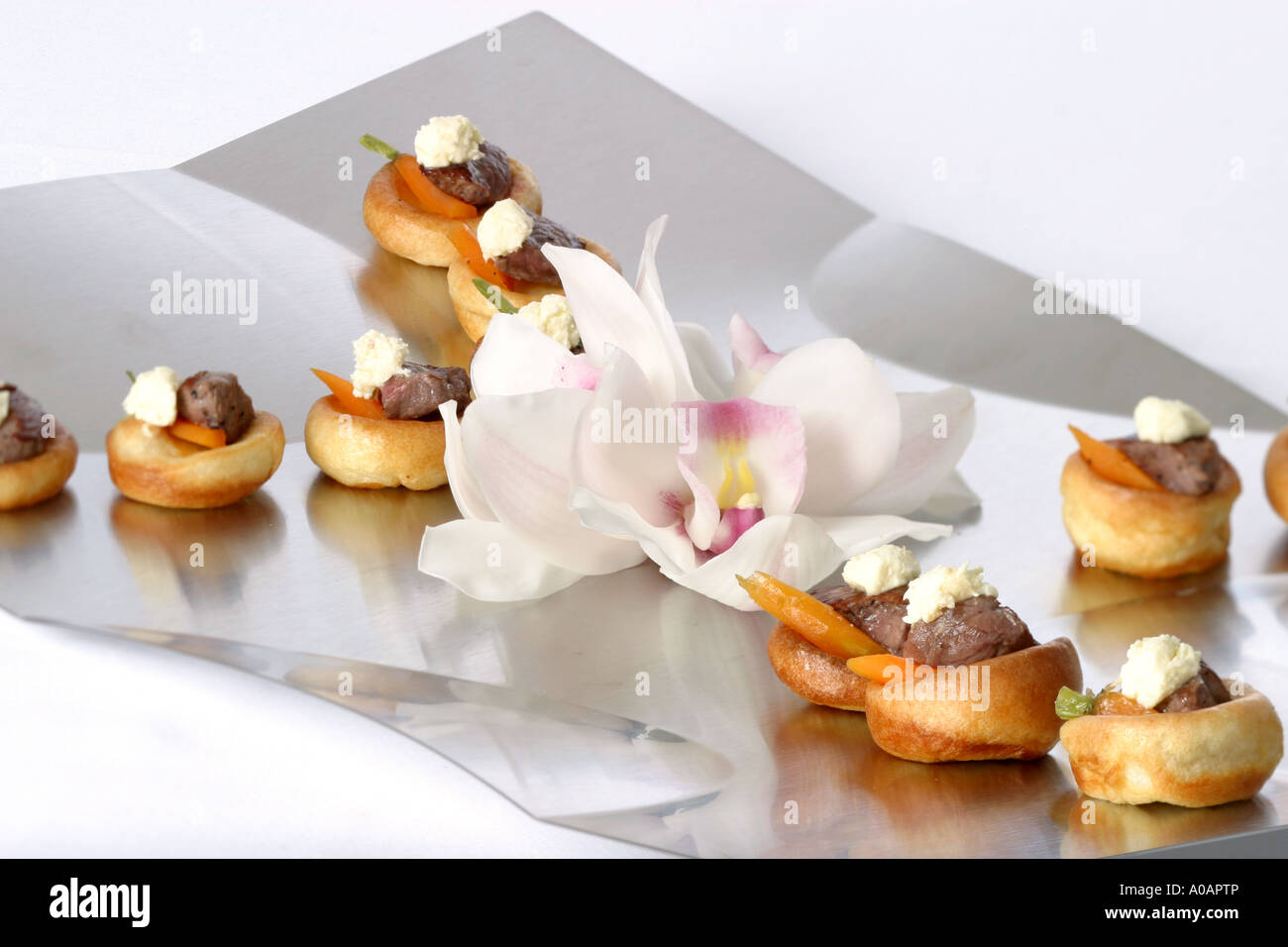 food mini roast beef canapes Stock Photo - Alamy