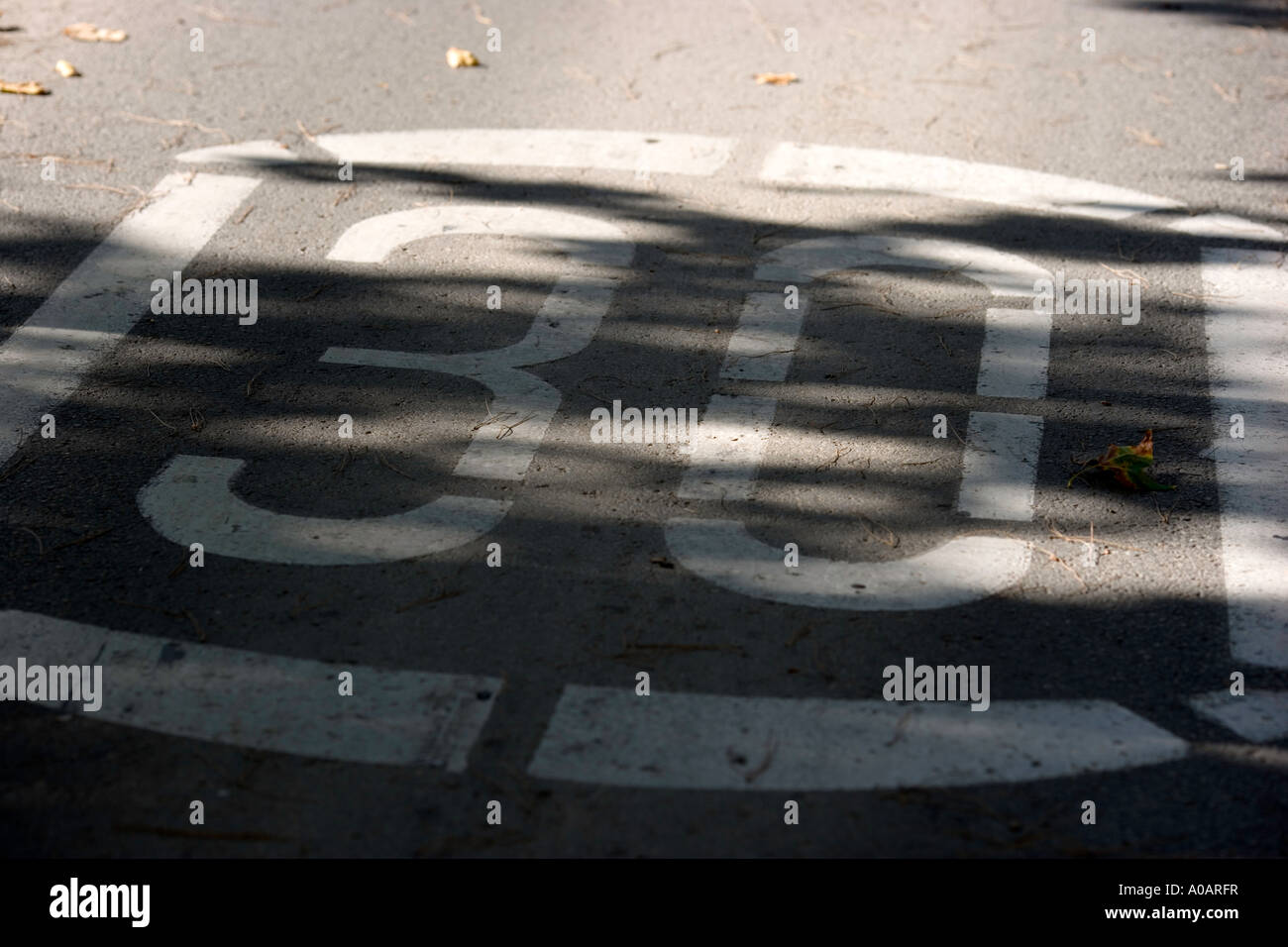 30 kph sign hi-res stock photography and images - Alamy