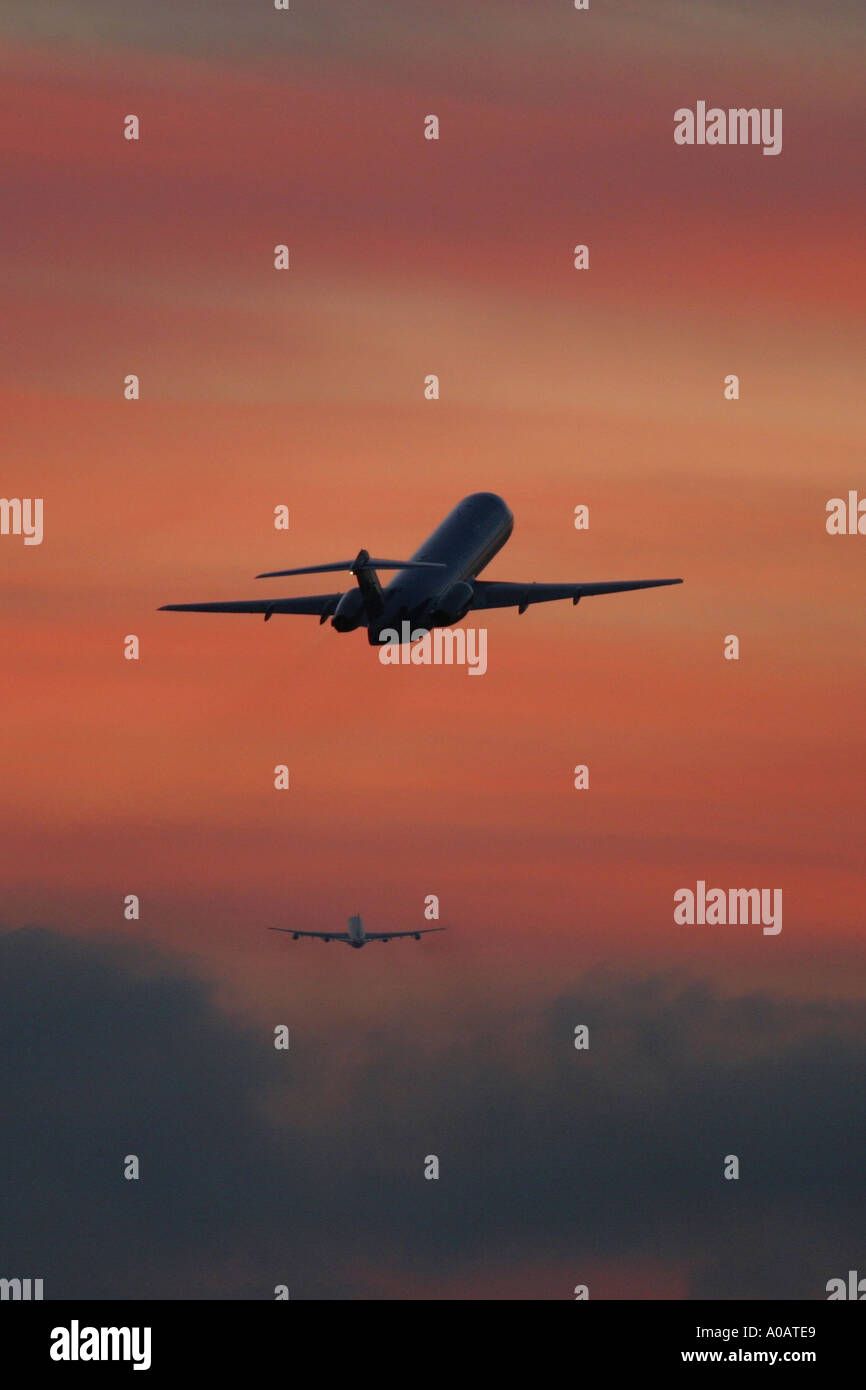Two airplanes hi-res stock photography and images - Alamy