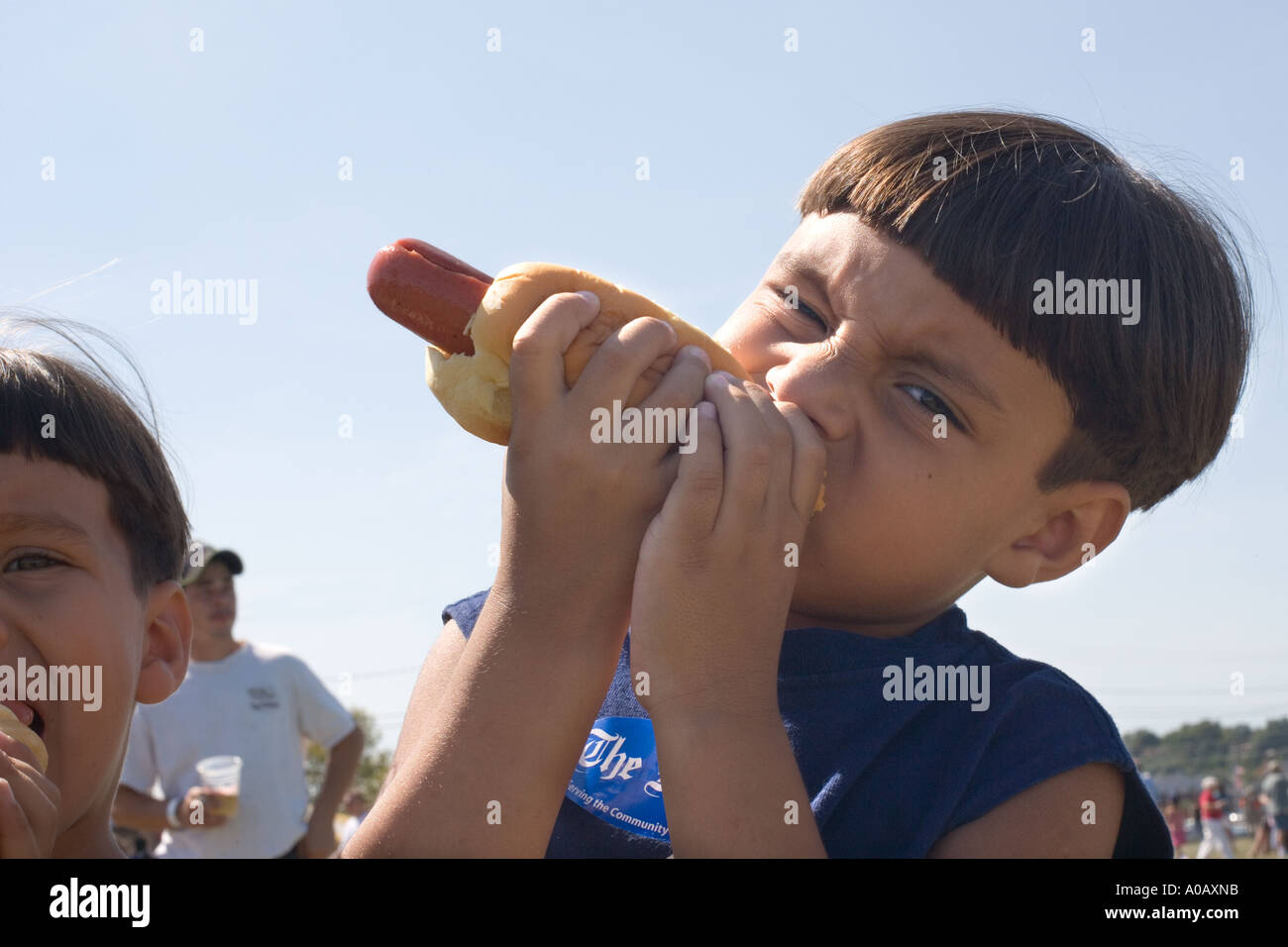 American child eating hot dog hi-res stock photography and images - Alamy