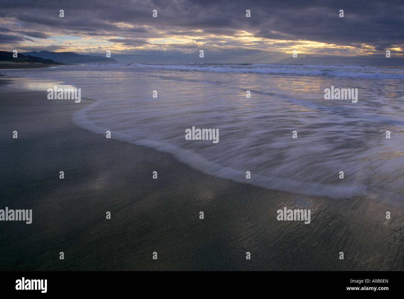 Stormy beaches hi-res stock photography and images - Alamy