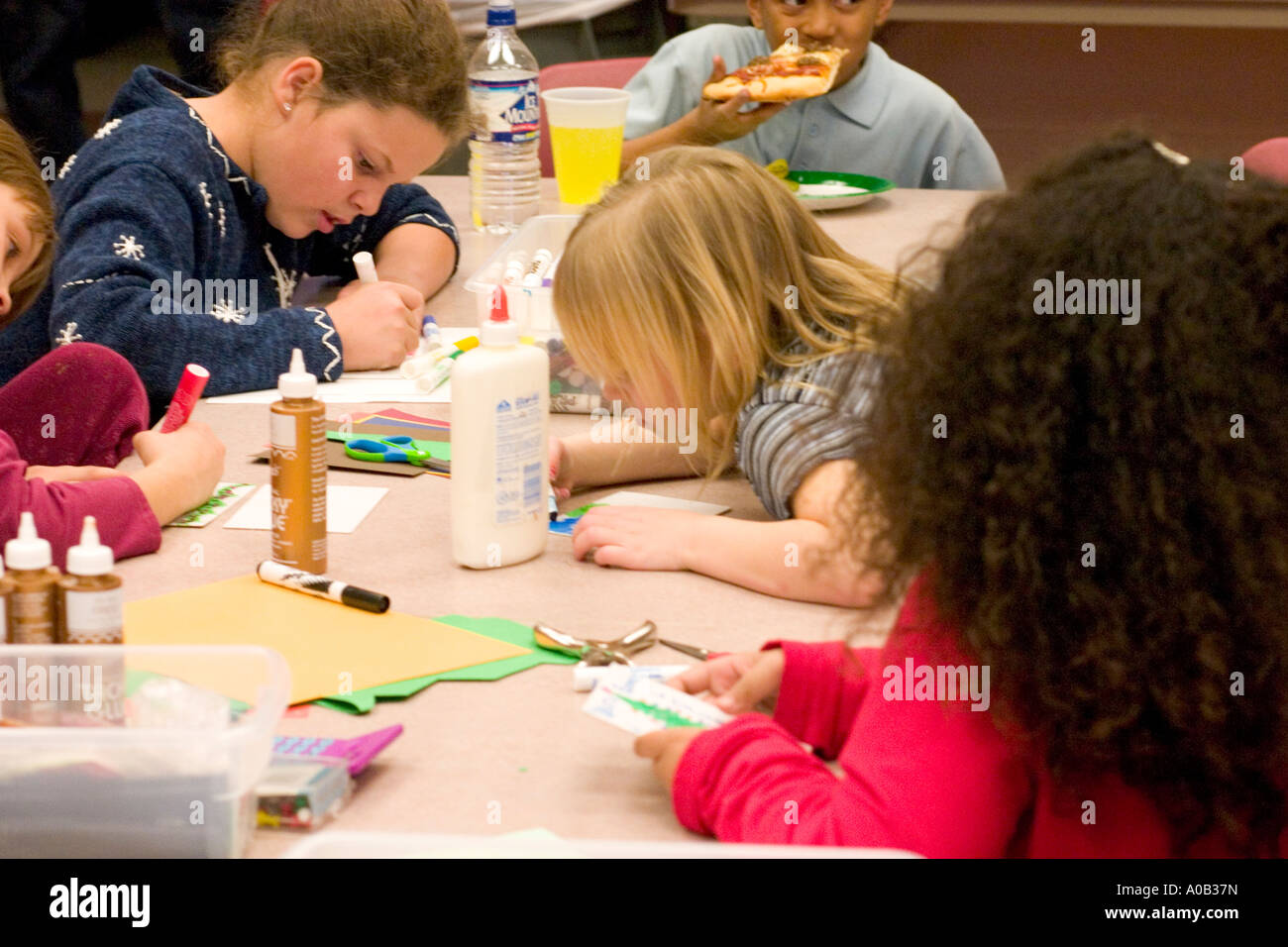 Kids art classroom diversity hi-res stock photography and images - Alamy