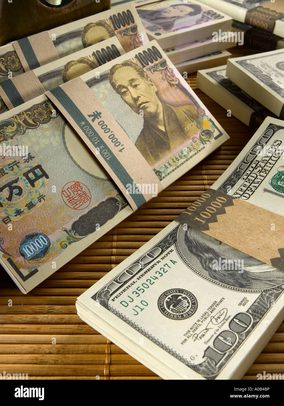 Close-up U.S. Currency and Japanese Yen Stock Photo - Alamy