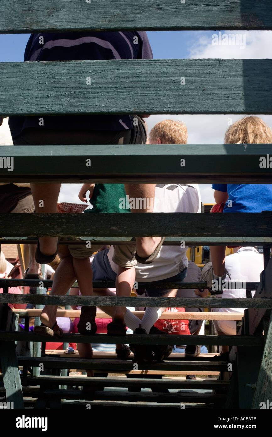 Teen spectators hi-res stock photography and images - Alamy