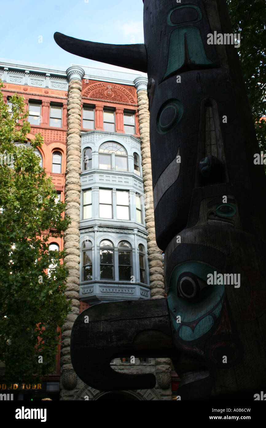 Seattle pioneer square totem pole hi-res stock photography and images ...