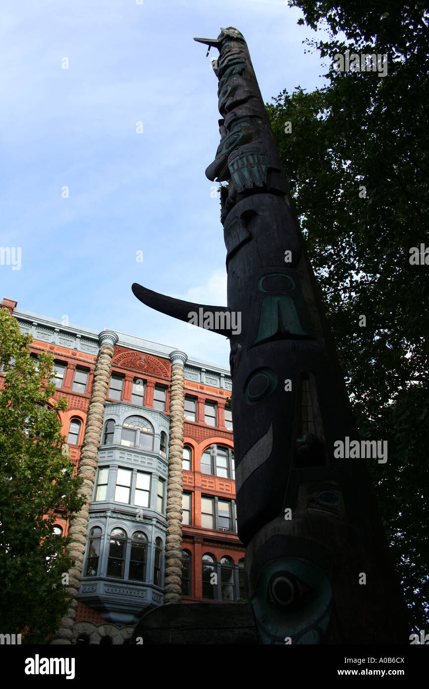 Seattle pioneer square totem pole hi-res stock photography and images ...