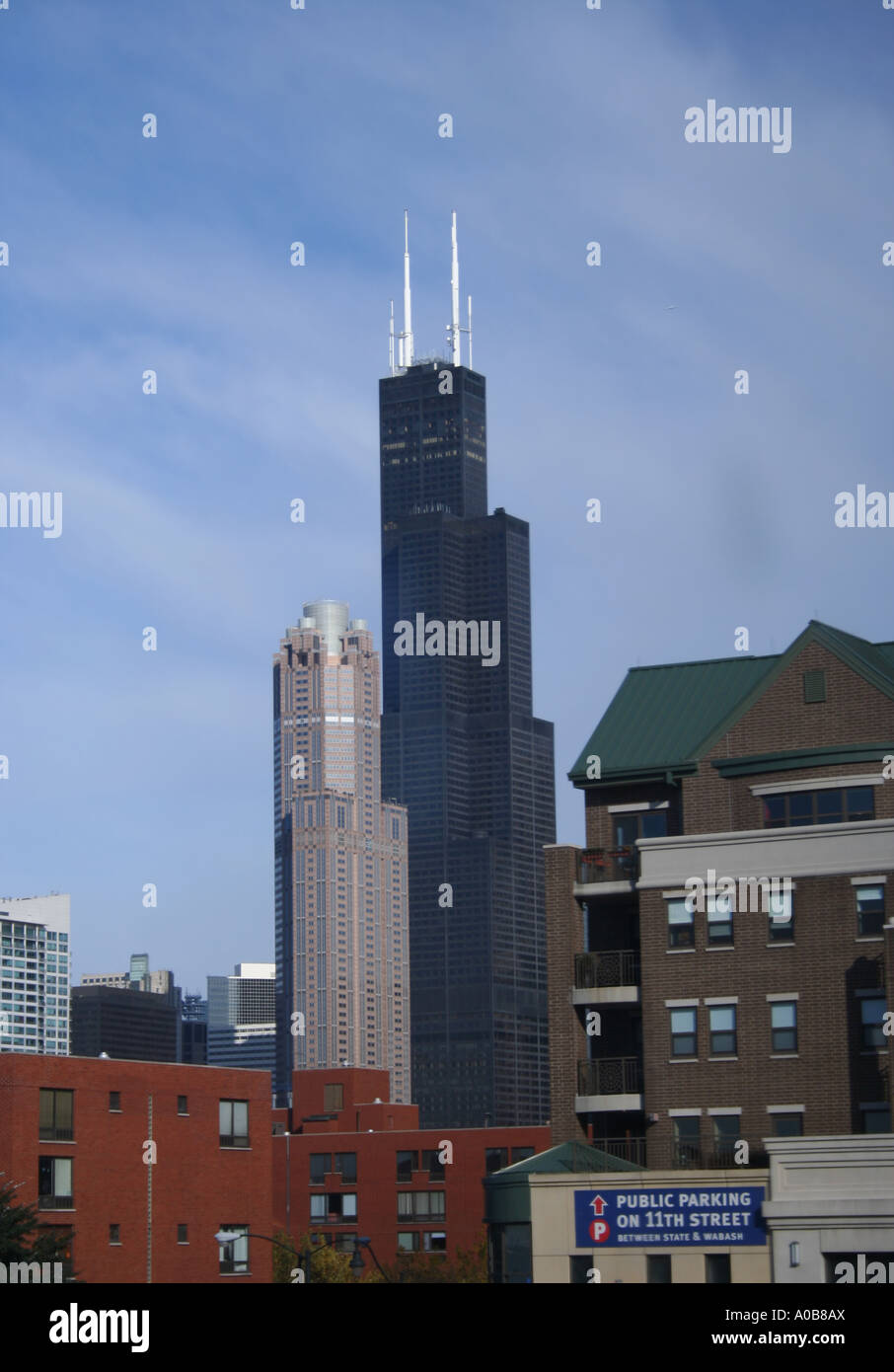 modern architecture of the Chicago skyline including Willis Tower ...