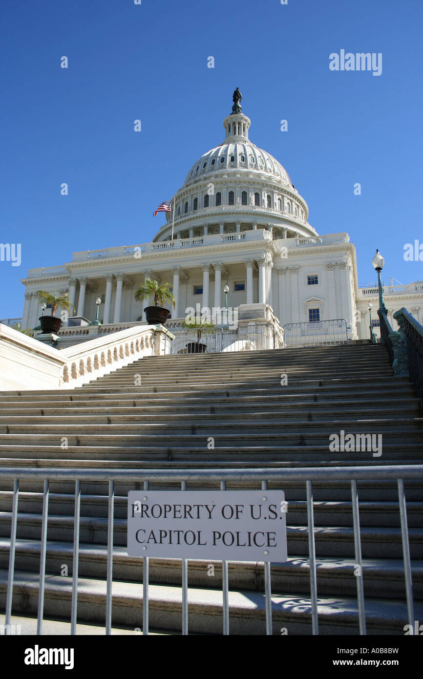 Property of US capitol police sign on steps of capital building ...