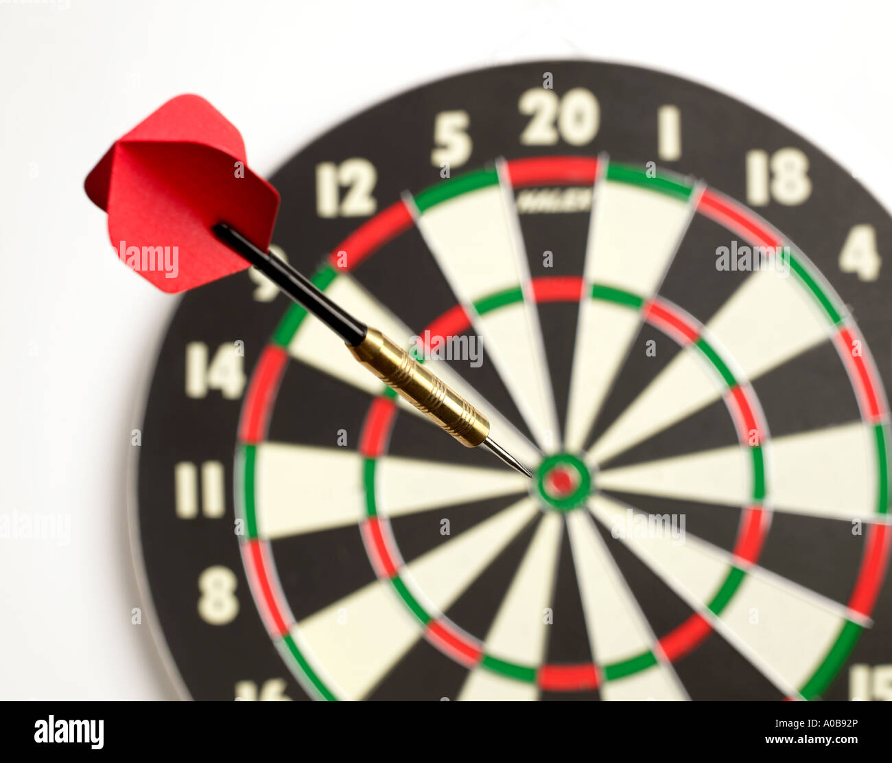Dartboard and dart Stock Photo - Alamy