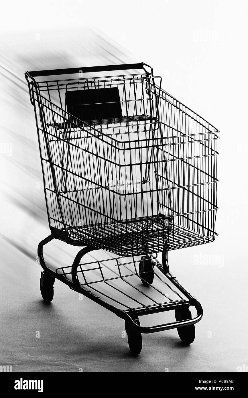 Moving shopping carts hi-res stock photography and images - Alamy