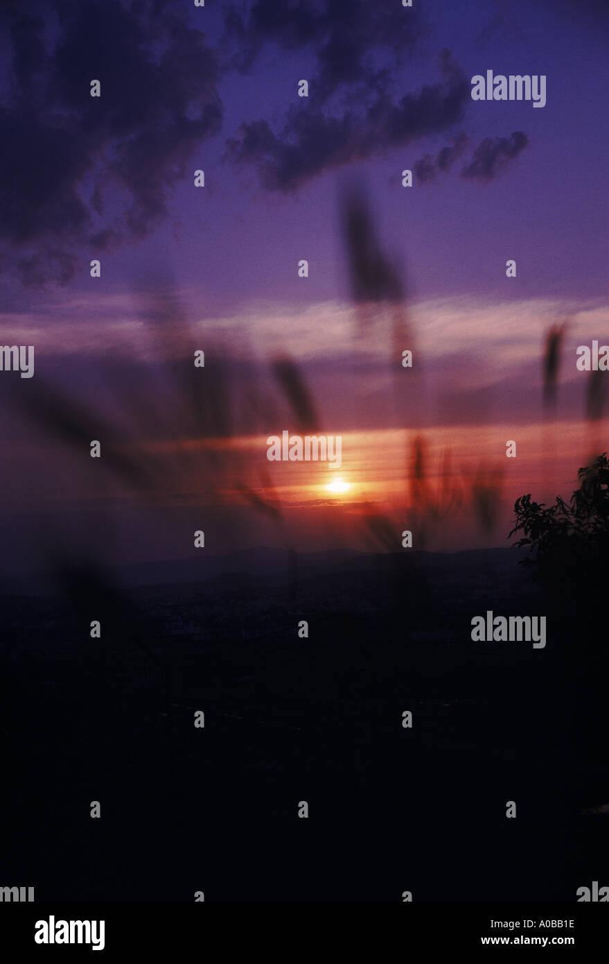 Smog india vertical hi-res stock photography and images - Alamy