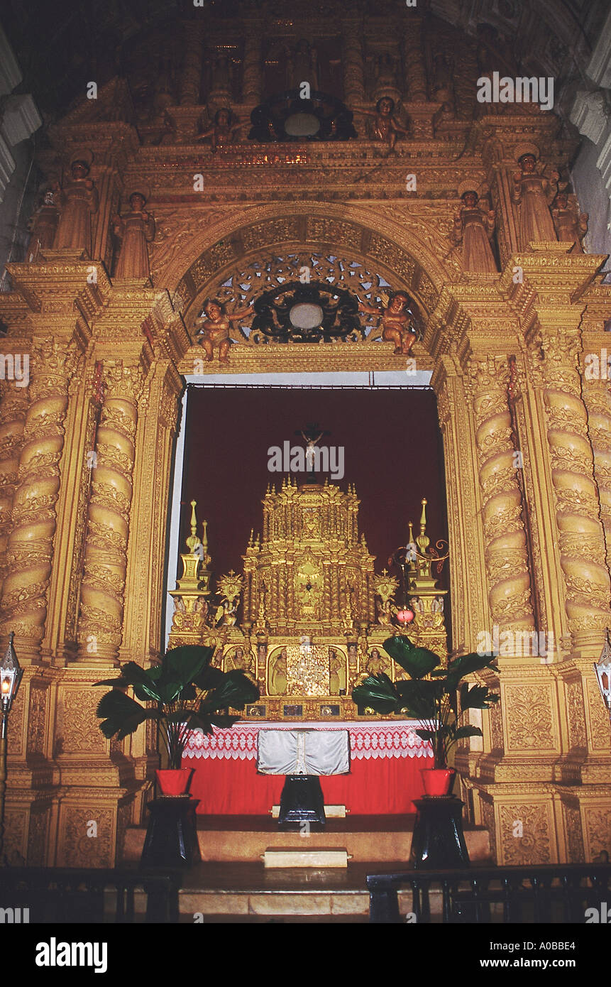 The Basilica of Bom Jesus altar, Old Goa, Goa. Interior Stock Photo - Alamy
