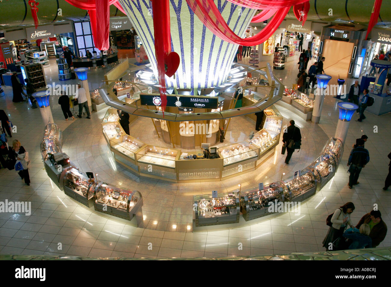 Abu dhabi airport interior united hi-res stock photography and images ...