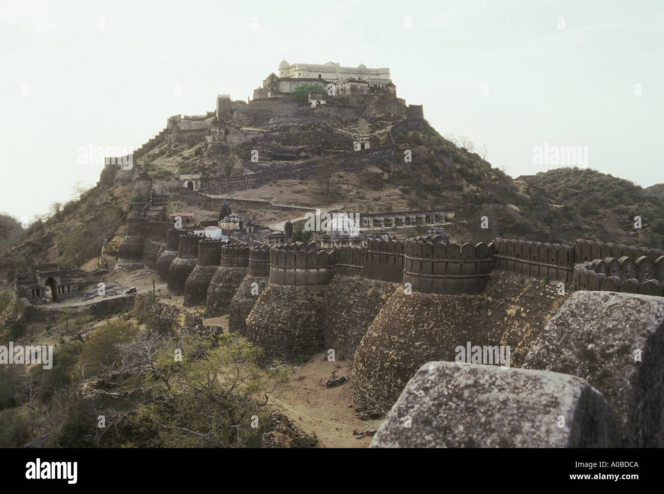 Kumbalgarh fort seen from a distance. Kumbhalgarh, Mewar fortress ...