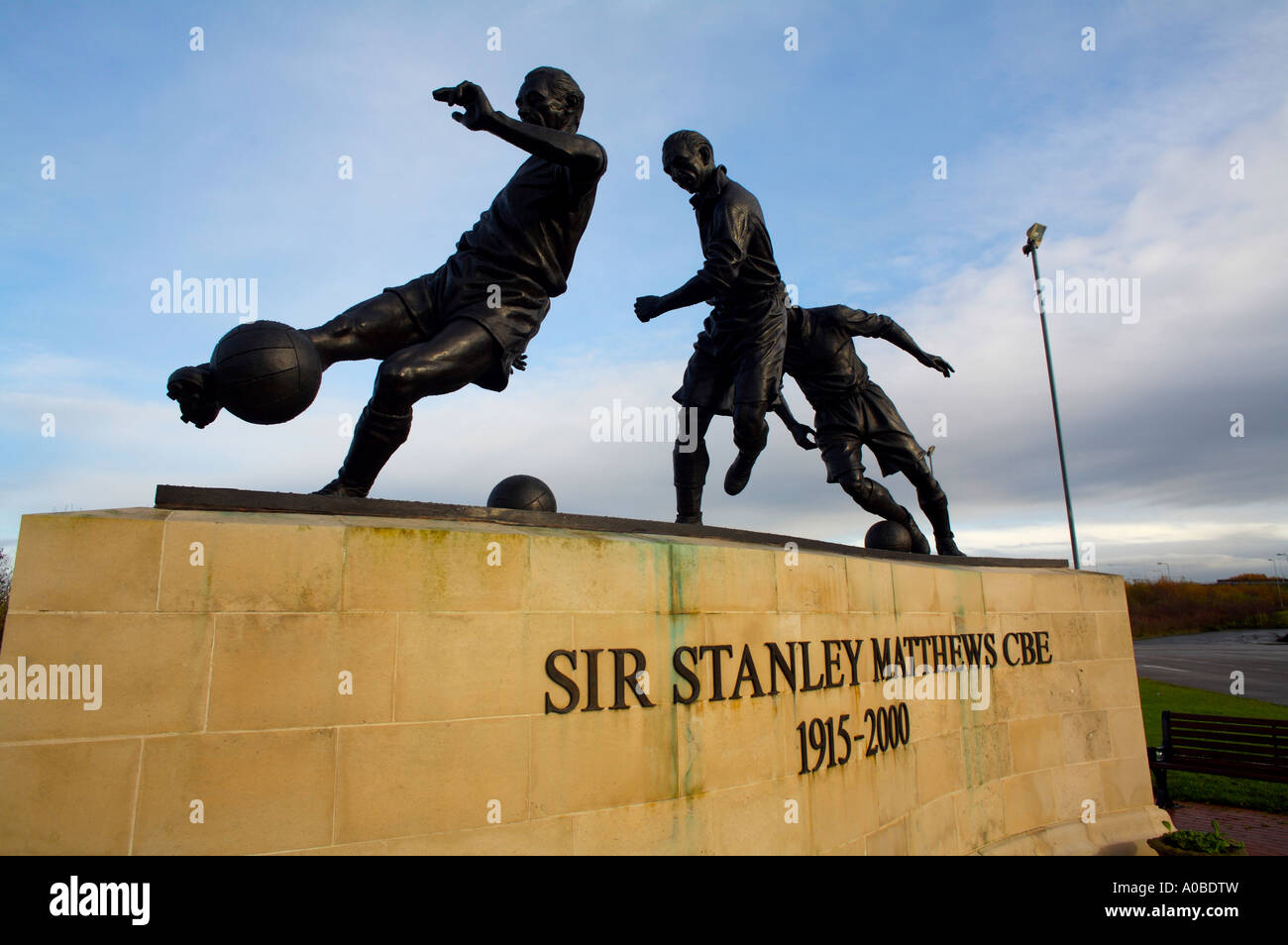 Stanley matthews statue hi-res stock photography and images - Alamy