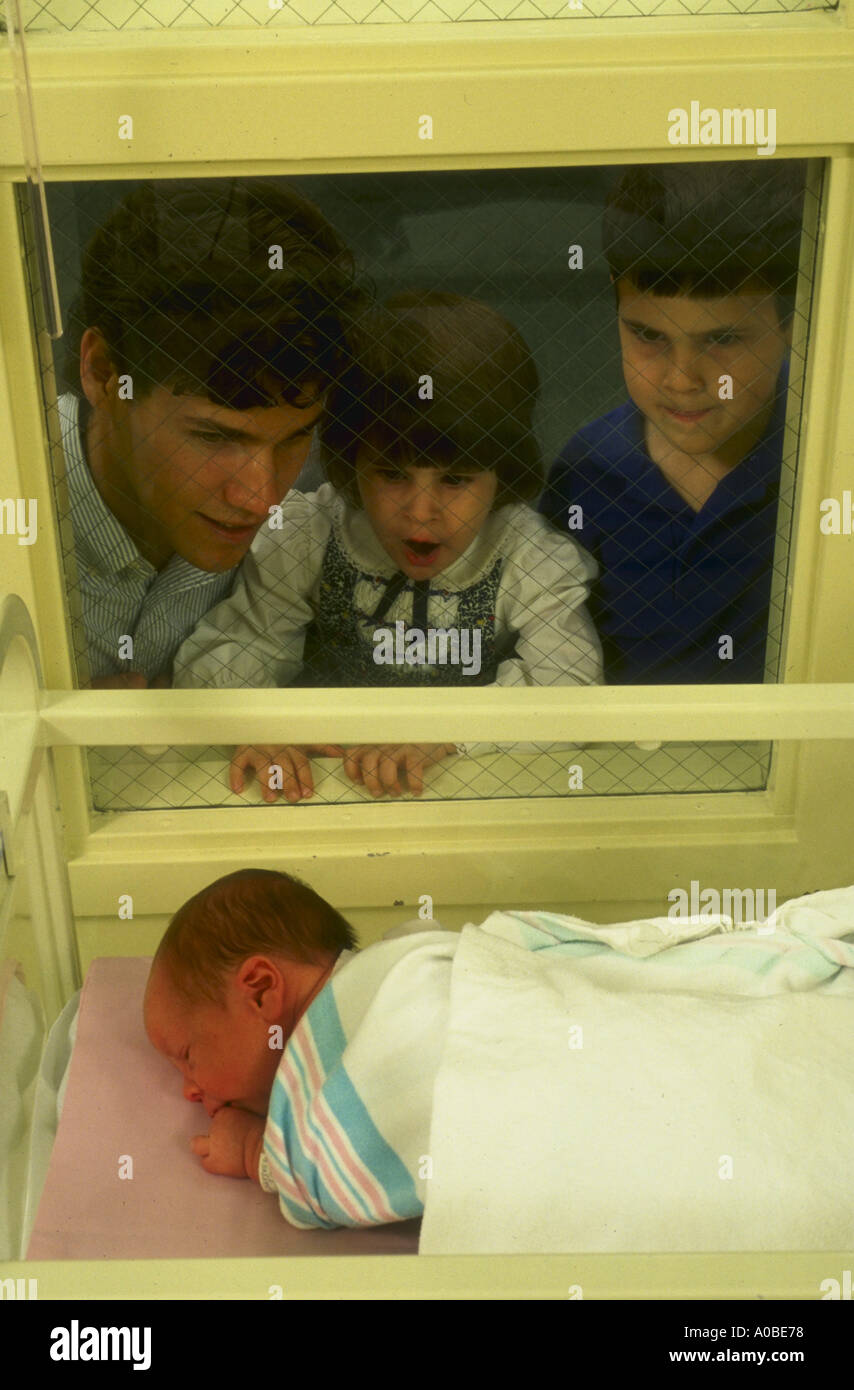 Hospital new baby sibling hi-res stock photography and images - Alamy