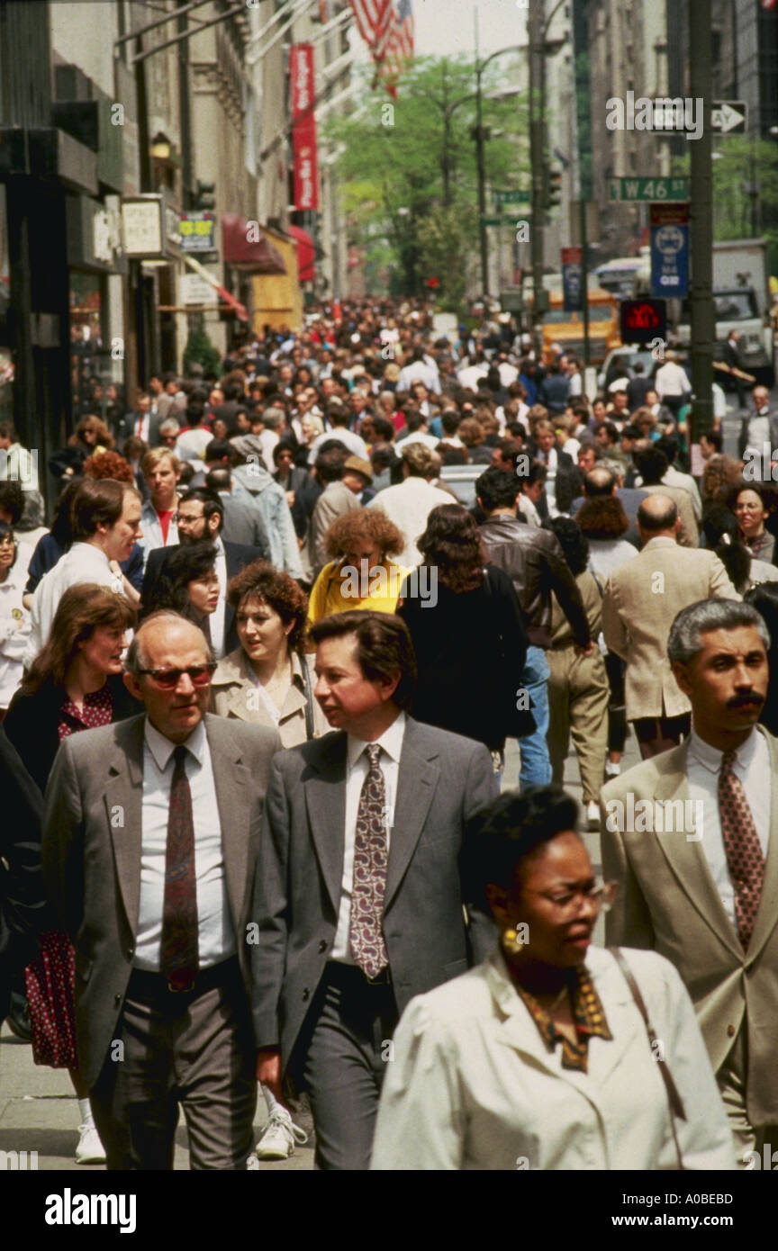 Crowded street scene in New York City Stock Photo - Alamy